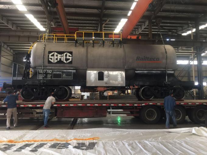 High Reliability Railway Tank Wagons , Train Tank Car 80km/h Maximum ...
